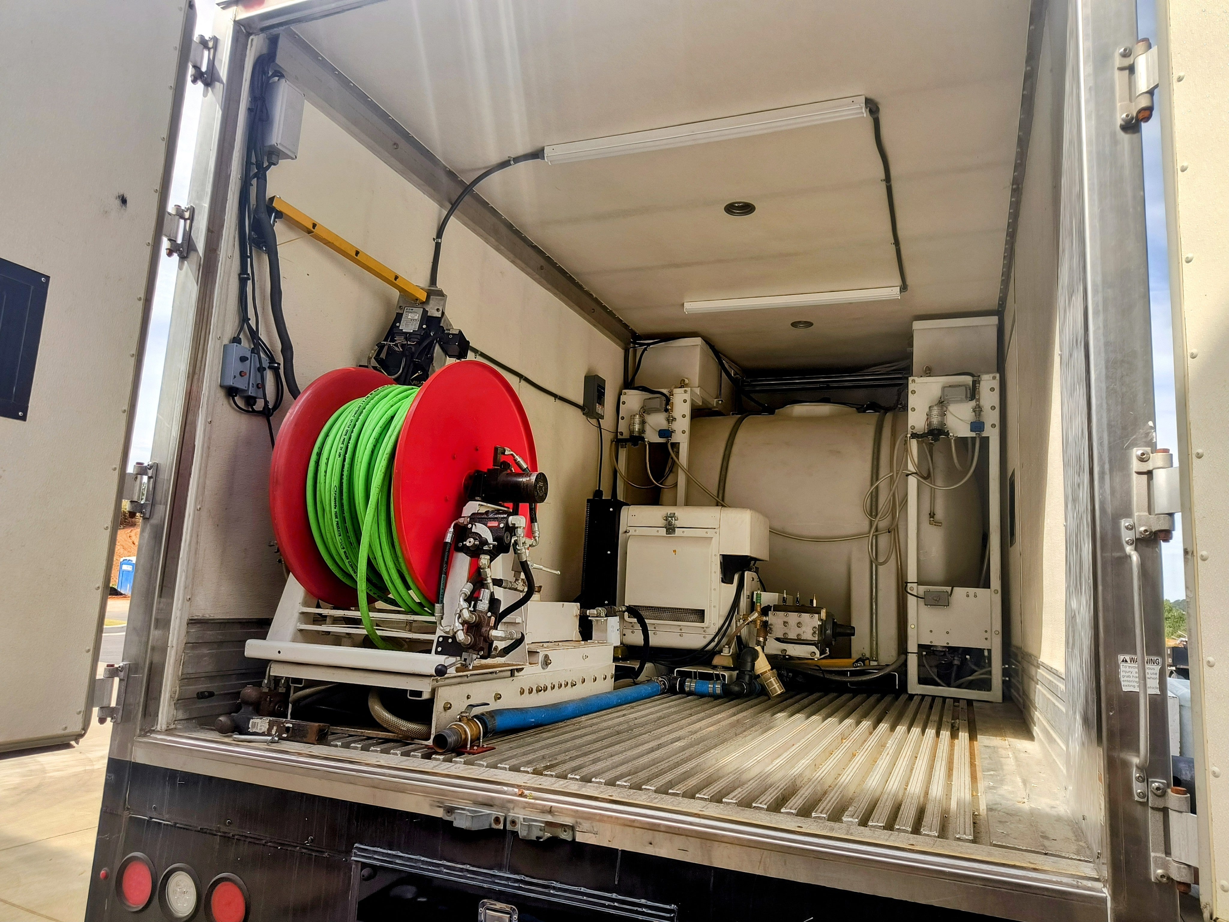 2006 U.S. JETTING TRUCK UNIT WITH OMNEX WIRELESS REMOTE – Jetter Depot